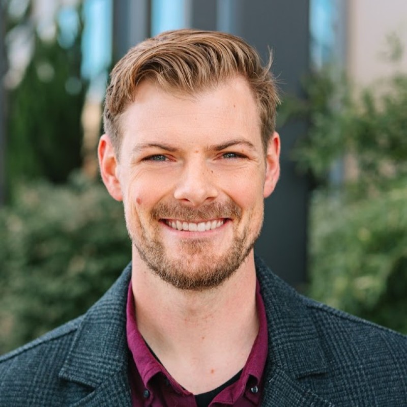 Sermorelin Reviews: What Do Real People Think of Sermorelin